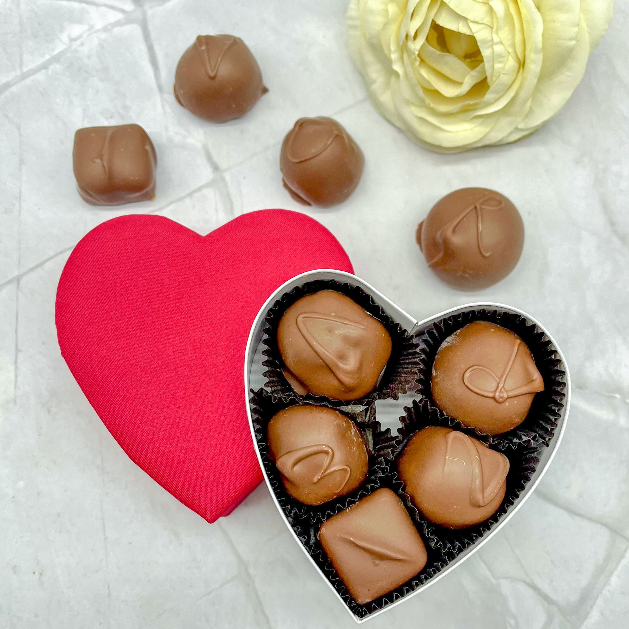 2 oz. Satin Heartbeat Box – Dietsch Brothers